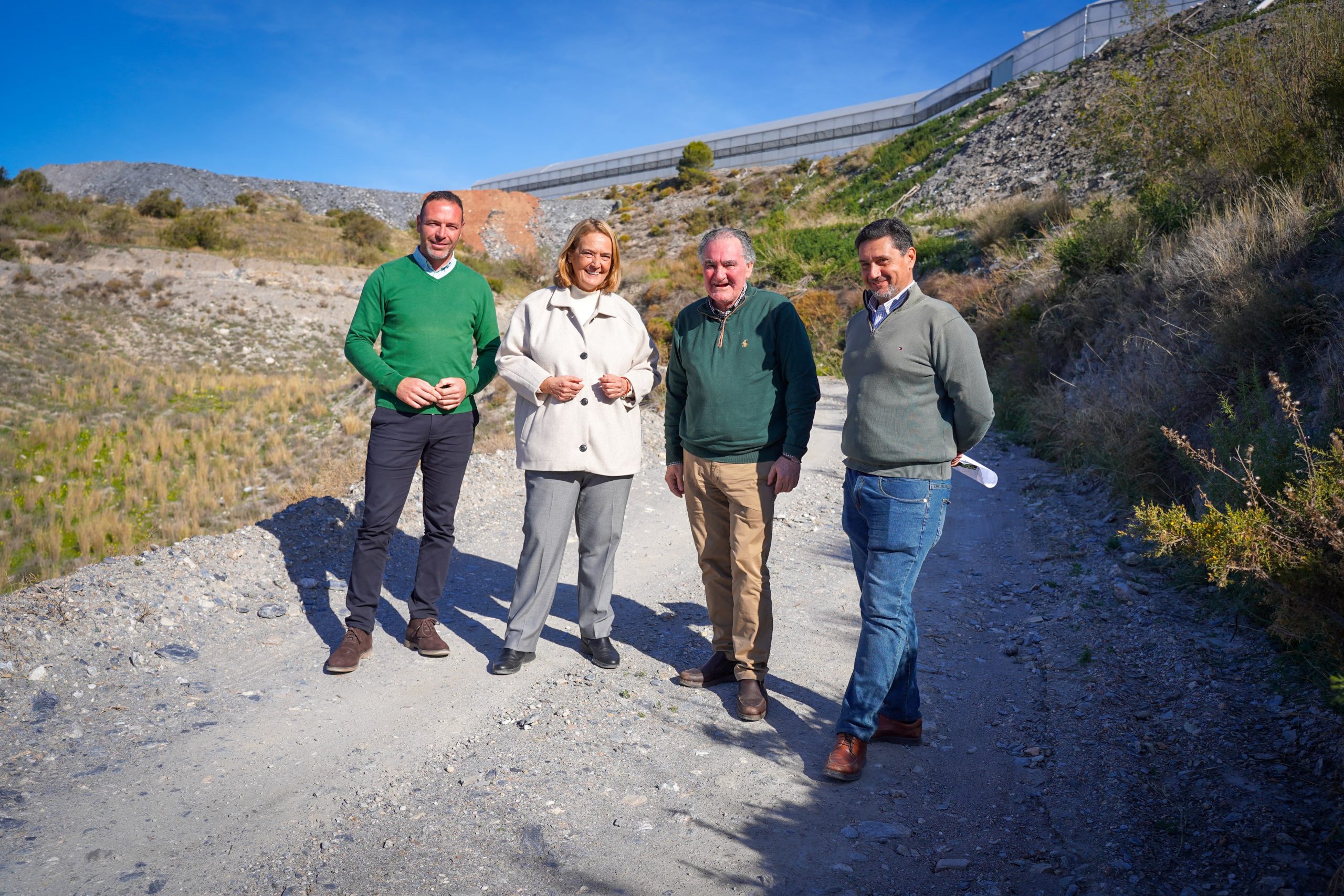 Motril actúa sobre el camino rural de El Colorao a través de la financiación de los fondos del PFEA