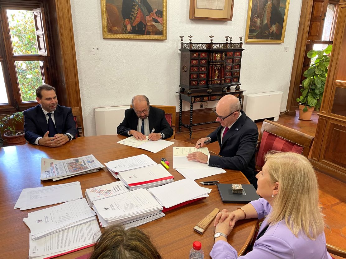 La UGR y Cámara Granada a través de su escuela de dirección, EDIAE, llevarán sus programas ...