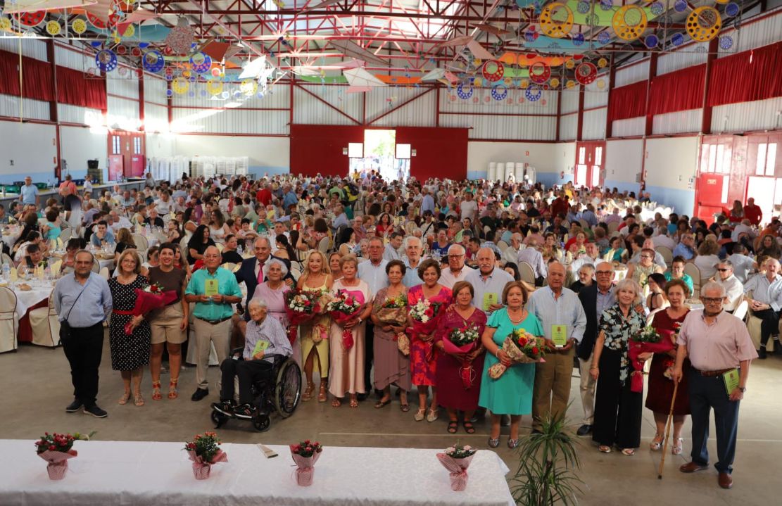 Huétor Tájar homenajea a 20 parejas del municipio por sus Bodas de Oro