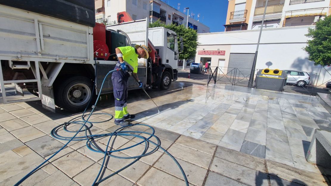Salobreña lanza plan de limpieza urgente por orines de perros ...